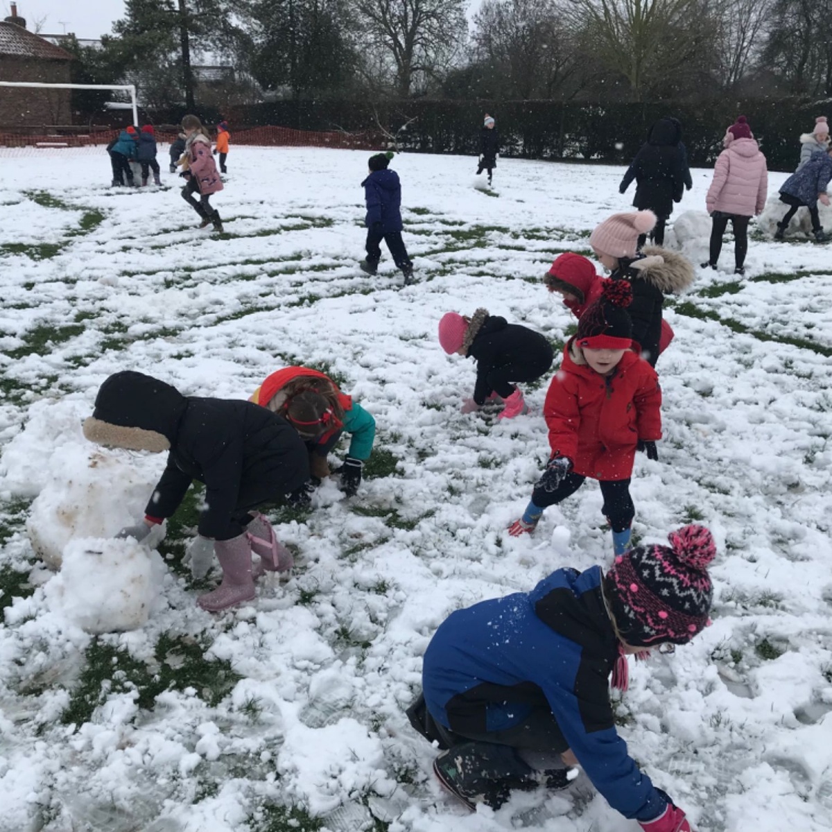Halam C of E Primary School - Fun in the snow!